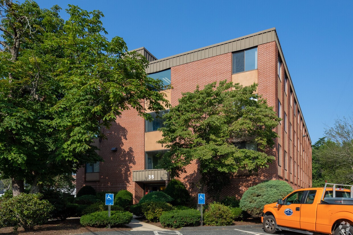 35 Highland Circle, Needham - Wyman Street Advisors